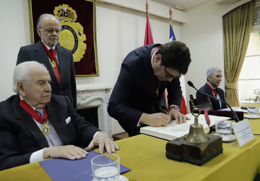 Noticias - Daniel Mansuy se incorpora como miembro de número a la ...